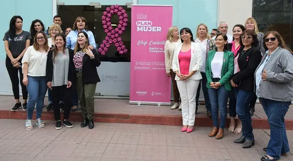 Resistencia instaló un lazo rosa en el INSSSEP para concientizar sobre ...
